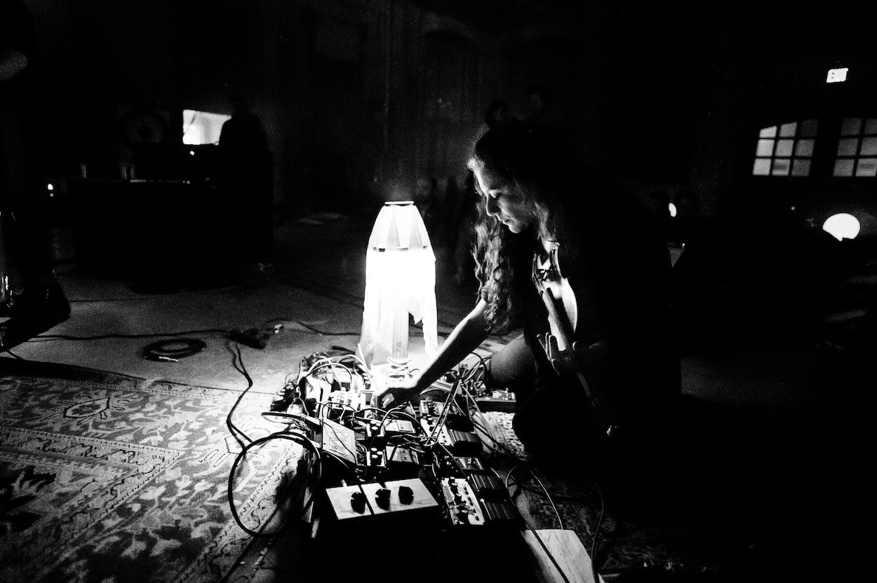 Jessica Moss – Pools Of Light – Fluid Radio
